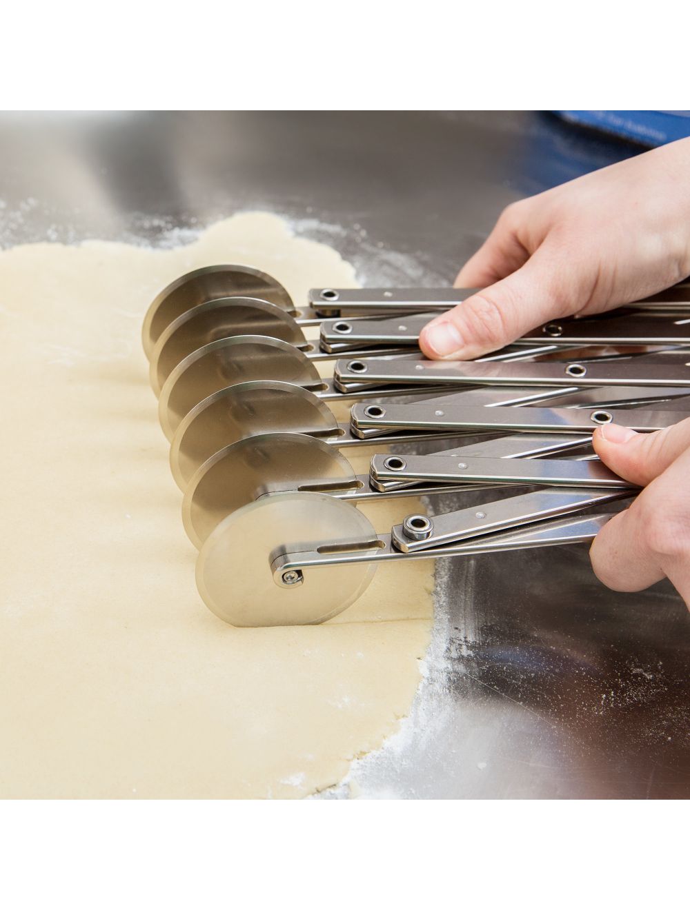 6 wheel Adjustable dough divider pastry cutter